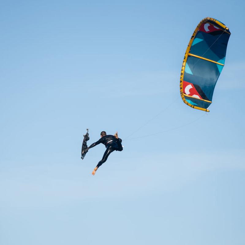 Купить кайты, кайтборды и всё необходимое оборудование для кайтсерфинга в магазине КайтПитер ...